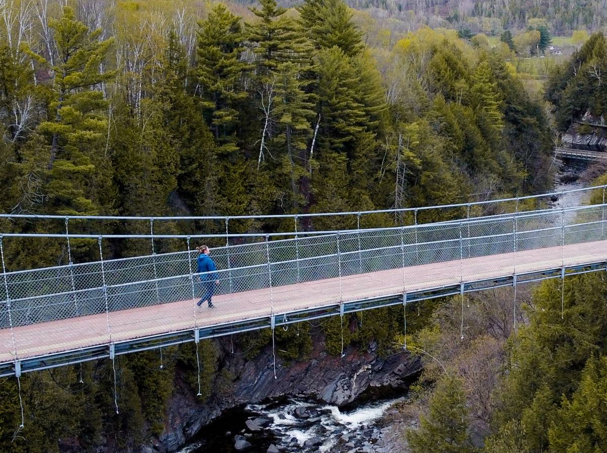 8 activités pas chères à faire en famille cet été | Protégez-Vous.ca