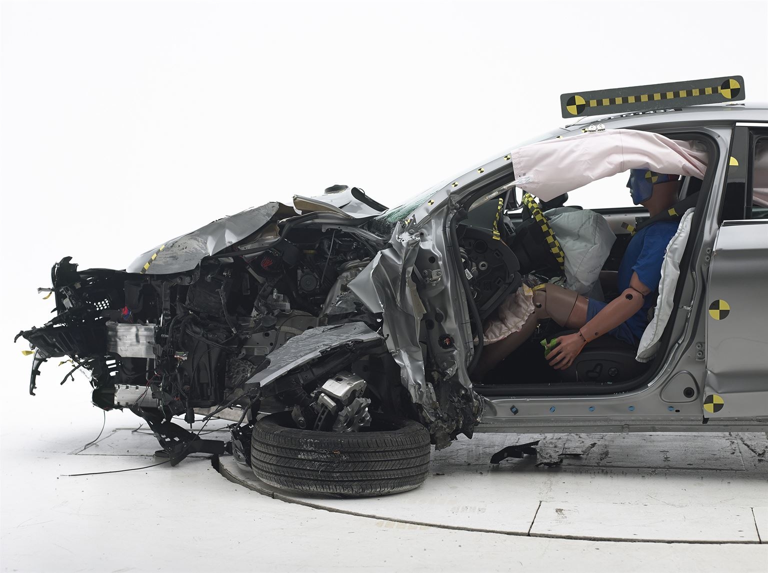 Collisions frontales: les passagers plus vulnérables que les ...