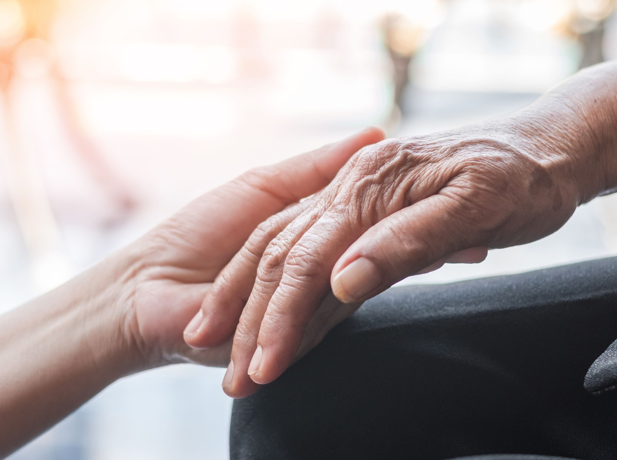 Québec prêt à rémunérer les proches aidants | Protégez-Vous.ca
