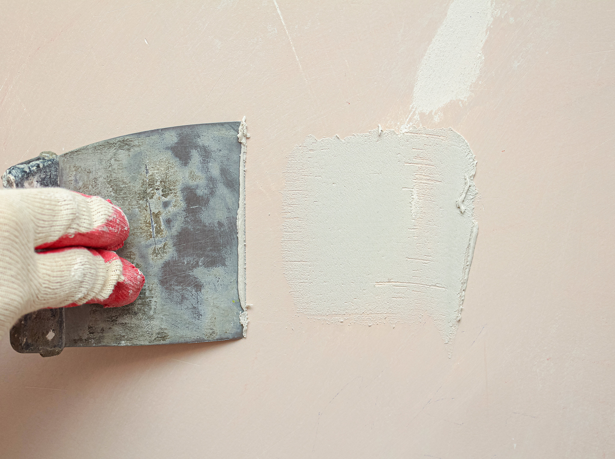 Astuces pour boucher un trou dans un mur de gypse étape par étape ...