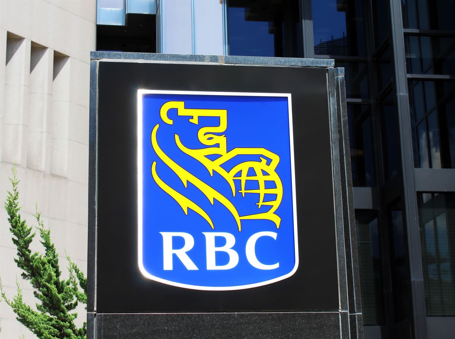 Les clients de la Banque Royale et de MBNA recevront des millions en ...