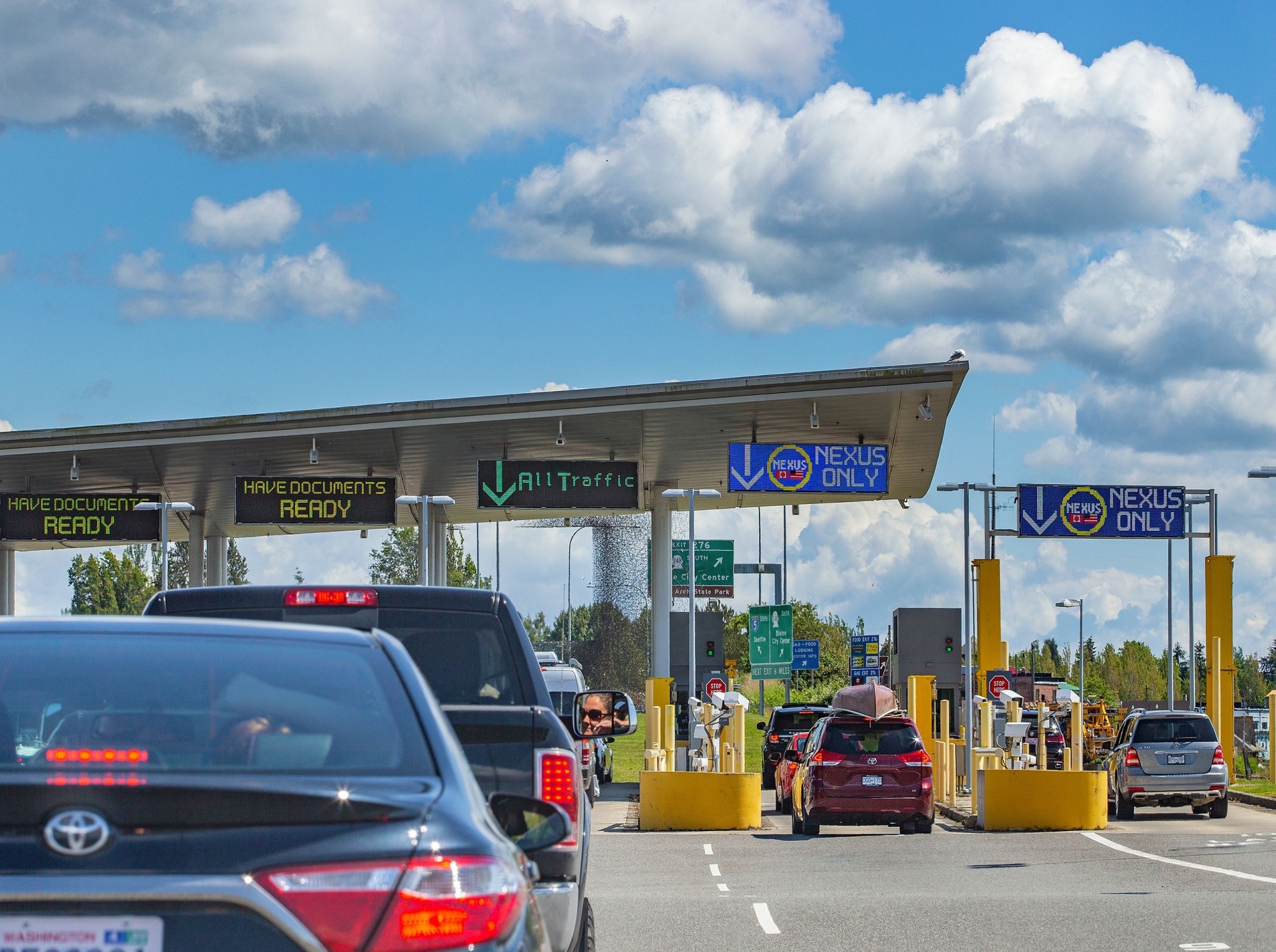 Voyage : pour ne pas perdre de temps à la douane | Protégez-Vous.ca