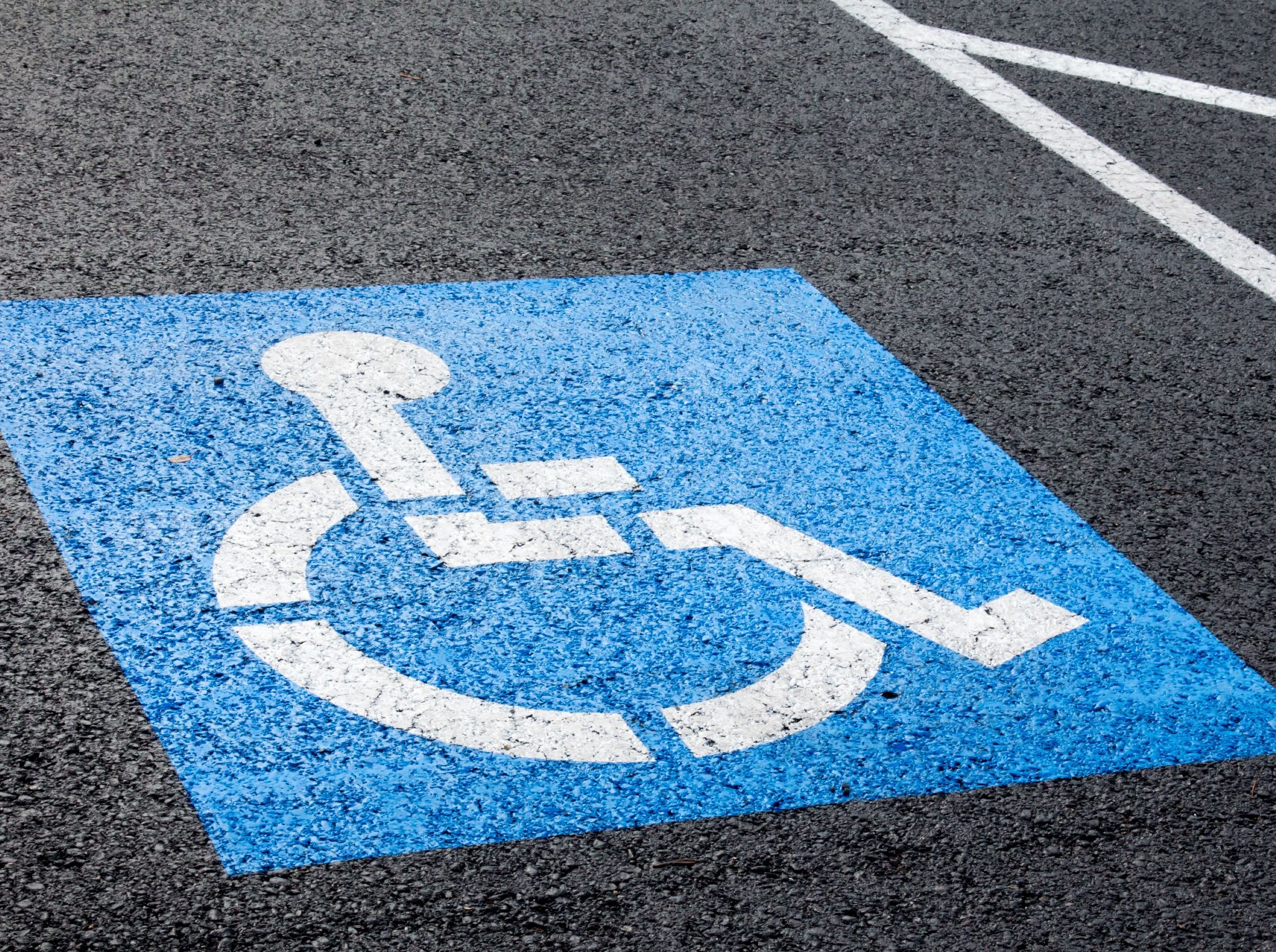 Vignette de stationnement pour personnes handicapées : y avez-vous ...