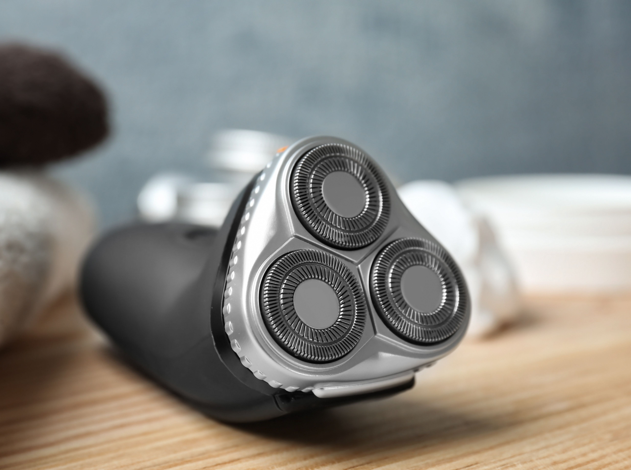 Comment nettoyer et entretenir votre rasoir électrique pour qu’il dure ...