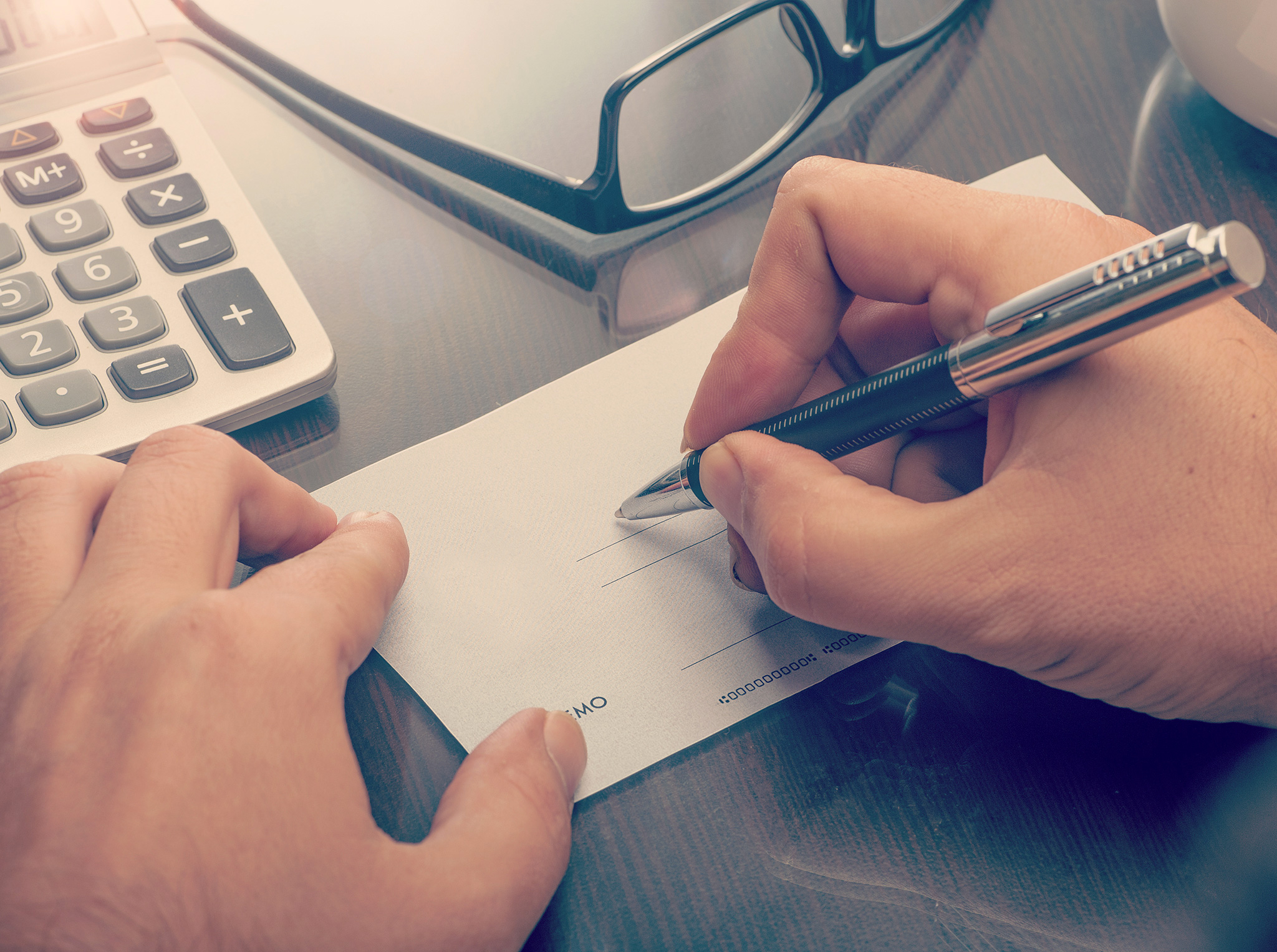 Payer ses impôts par chèque, est-ce encore possible? | Protégez-Vous.ca