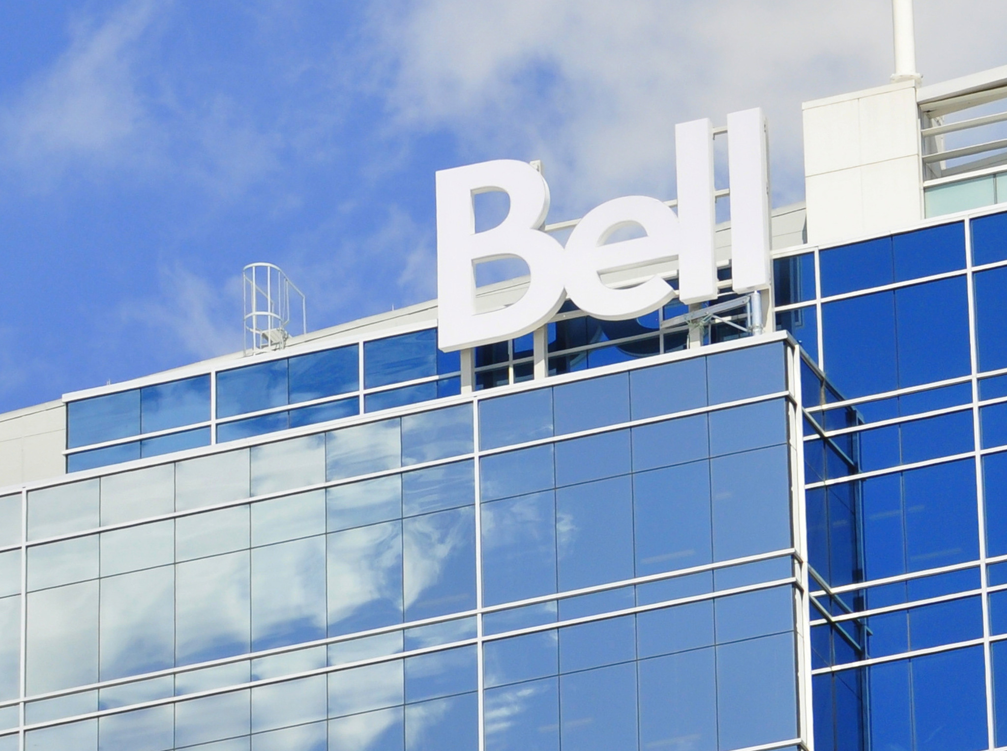 Bell devra payer à ses clients un montant record de 11,8 millions de ...